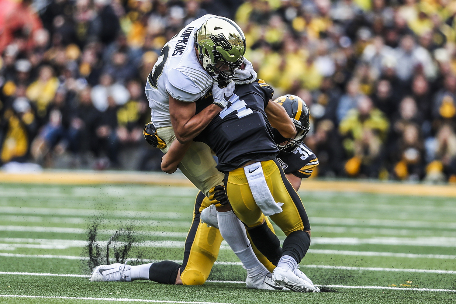Dane Belton a versatile piece in the Hawkeye secondary - The Daily Iowan