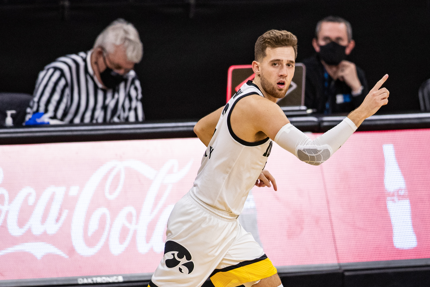 Jordan Bohannon breaks Iowa men's basketball program's all-time assist ...