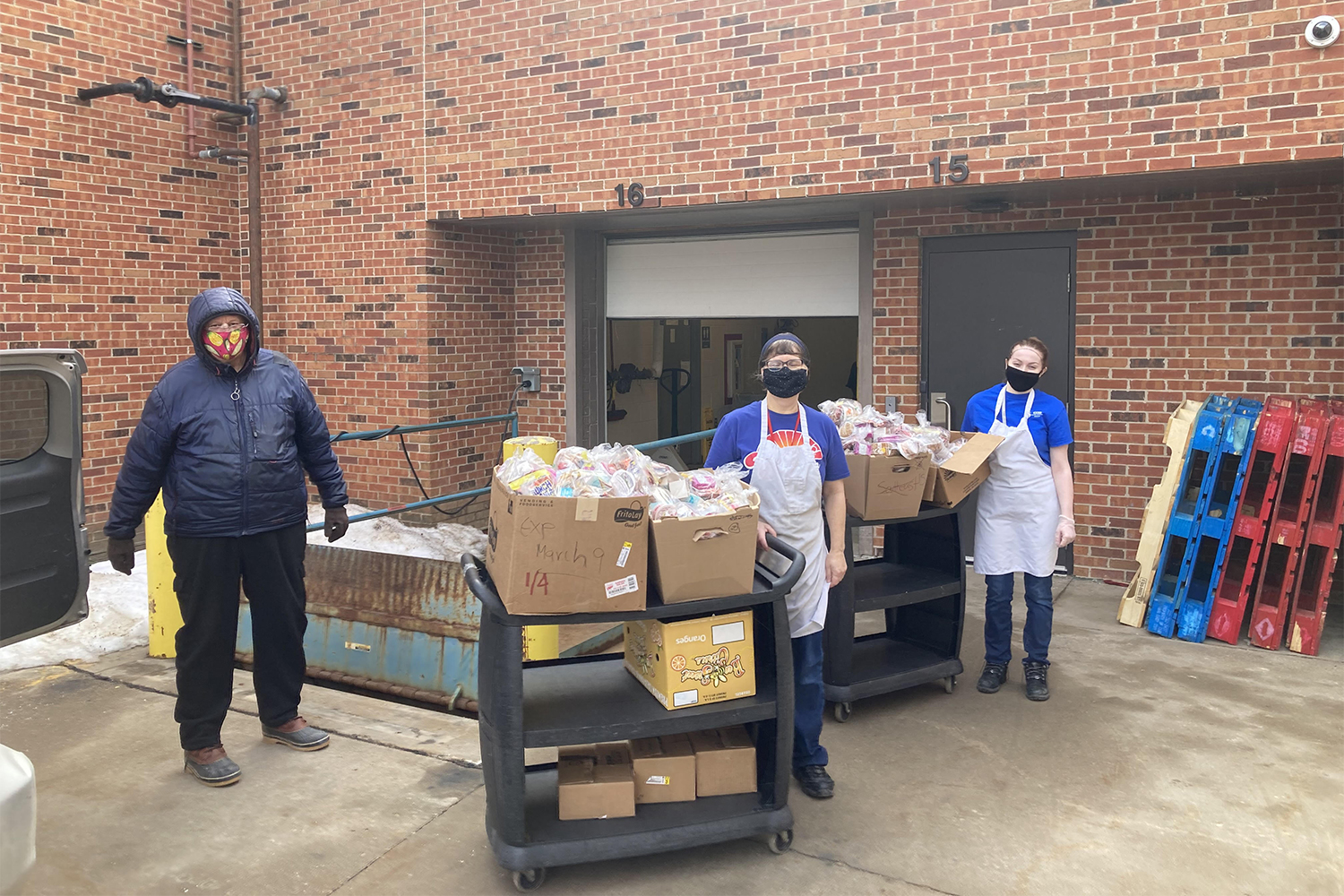 Community volunteers deliver meals to remote Iowa City students - The ...